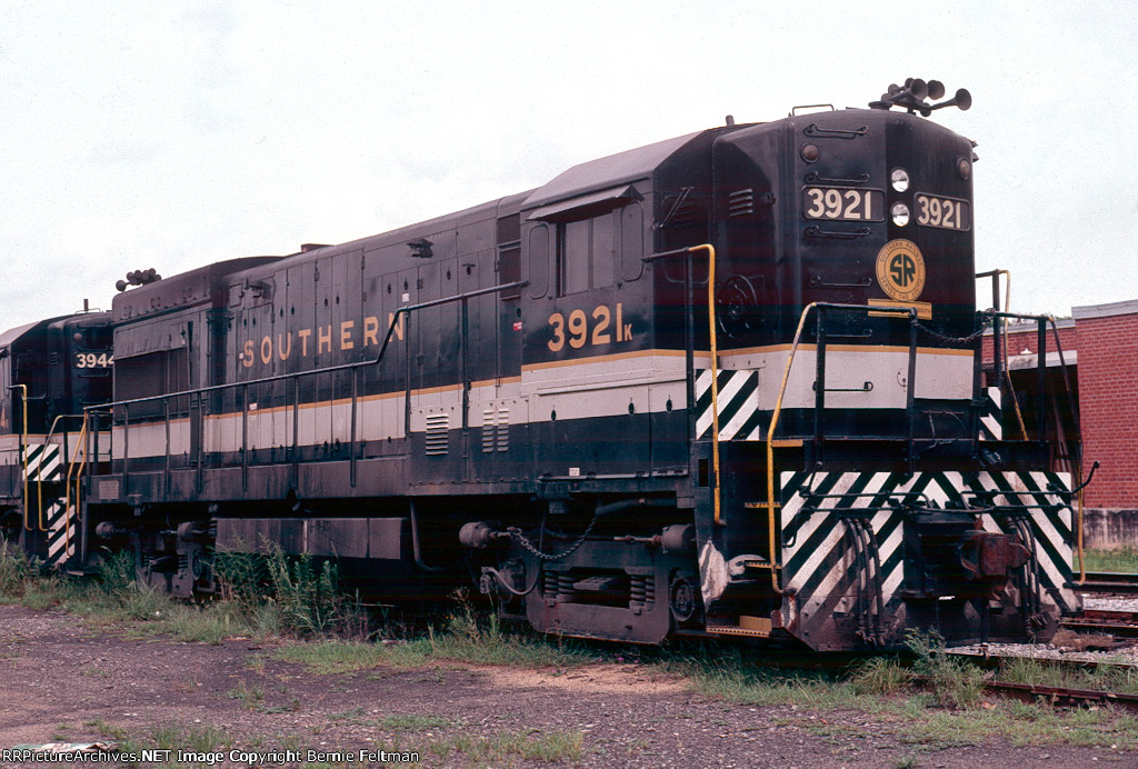 Southern Railway U23B #3921 led train #93 from Albany (GA) and is tied down on the Coal Track